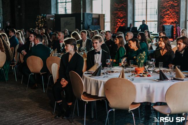 RSU Student Union Celebrates Anniversary and Holds Golden Horseshoe Awards